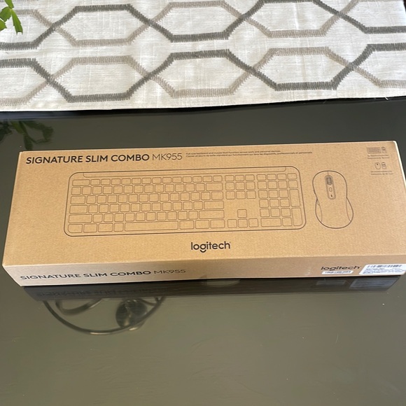 Logitech | Office | Logitech Signature Slim Combi Mk955 Keyboard | Poshmark
